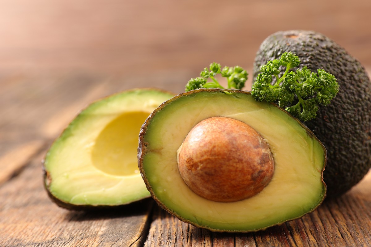 Pěstování domácího avokáda na parapetu z pecky toho kupovaného. Jeho ...