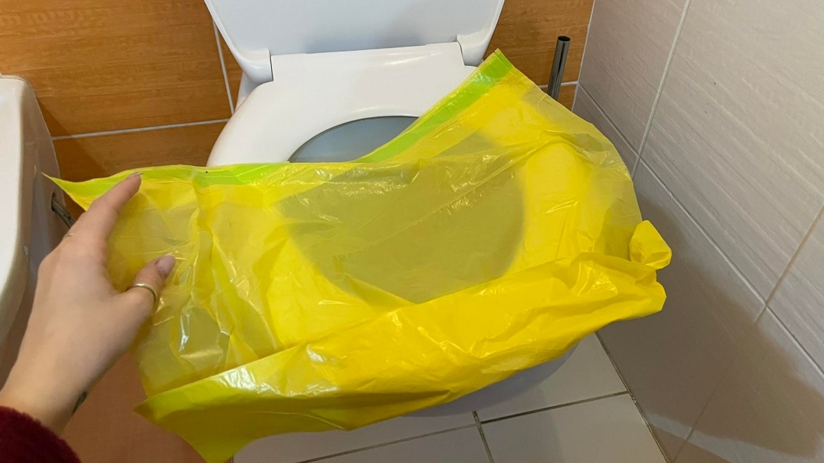 Ucpaný záchod se dá uvolnit pomocí obyčejného pytle na odpadky