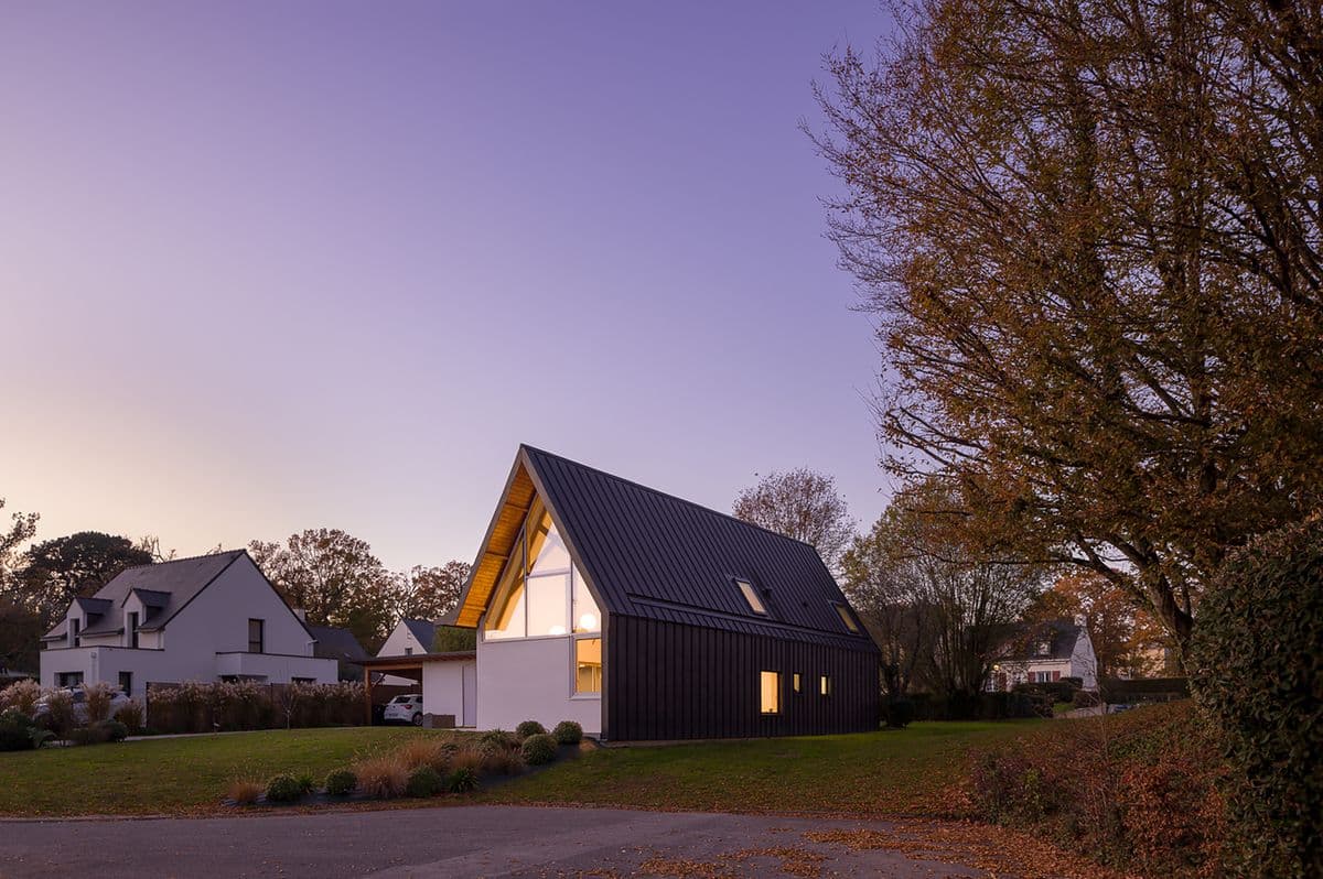 Z tradičního žulového domu se povedlo udělat moderní bydlení