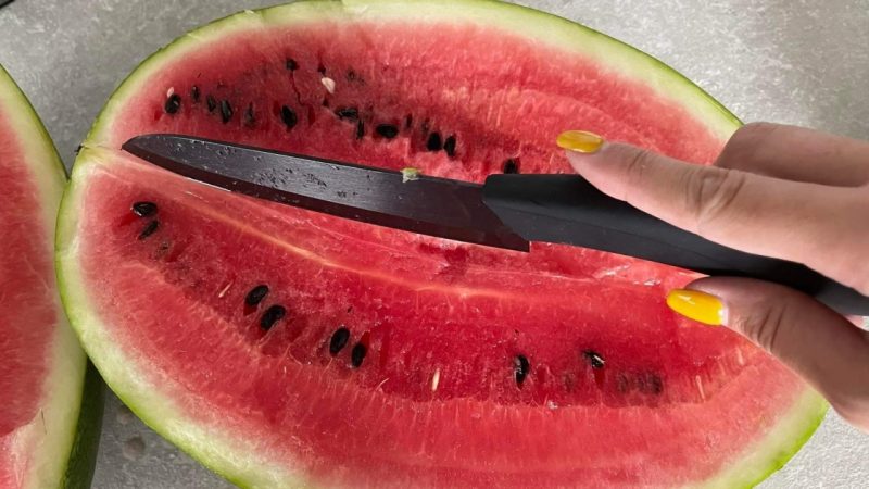 Video: 10sekundový způsob, jak nakrájet meloun. Tohle by vás nenapadlo