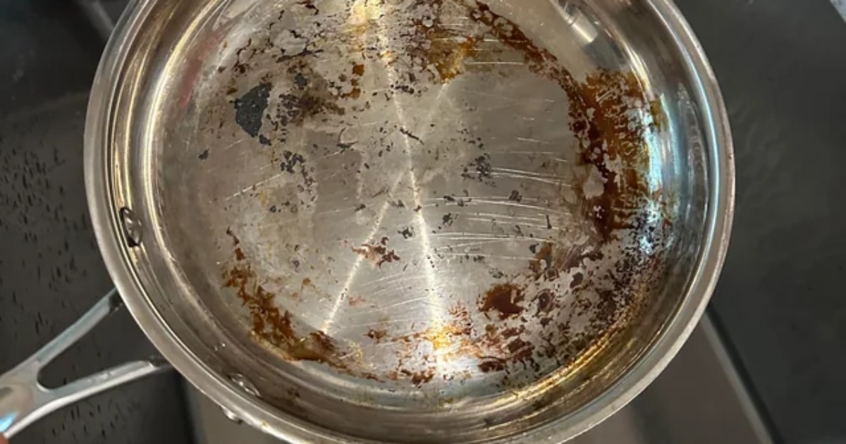 Ponořte pánve do tohoto roztoku a vytáhnete je jako nové