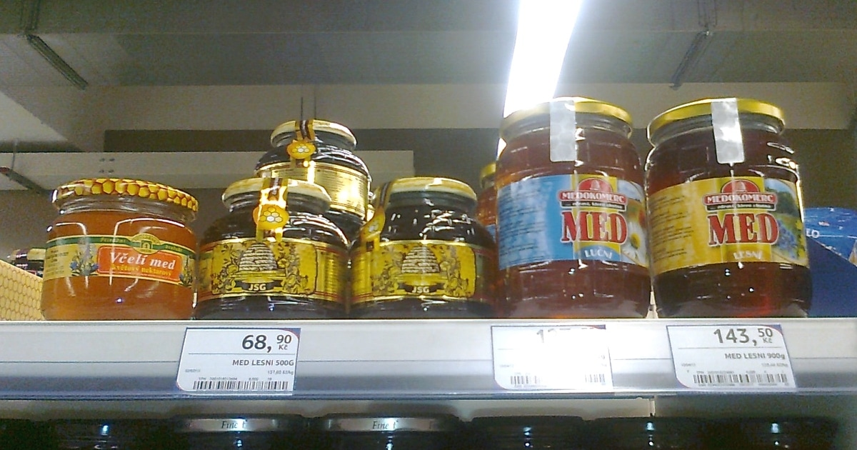 Med prodávaný v obchodě je jedna velká lež. Kupují ho tisíce lidí